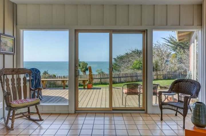Surf Watch: Coastal Home W/ Ocean Views & Hot Tub! - Gualala, CA