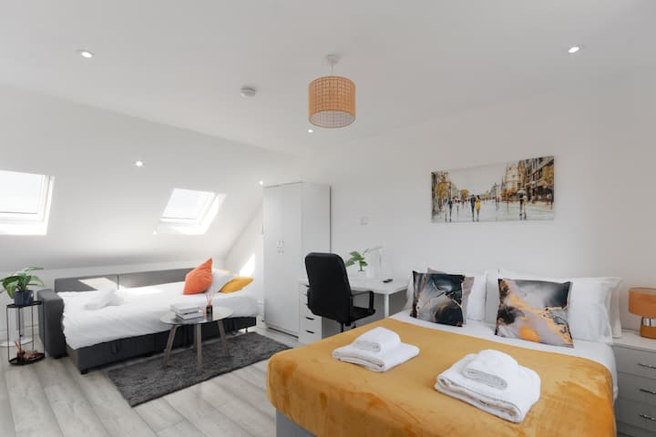 City Apartment - Sleeps 4 & Free Parking - Harrow