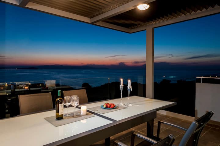 Spacious 250m2 Villa With Sea View & Private Pool - Chania