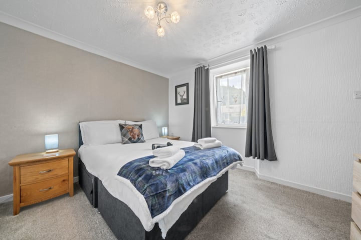 Central Double En-suite | Kitchen, Wifi & Parking - Inverness