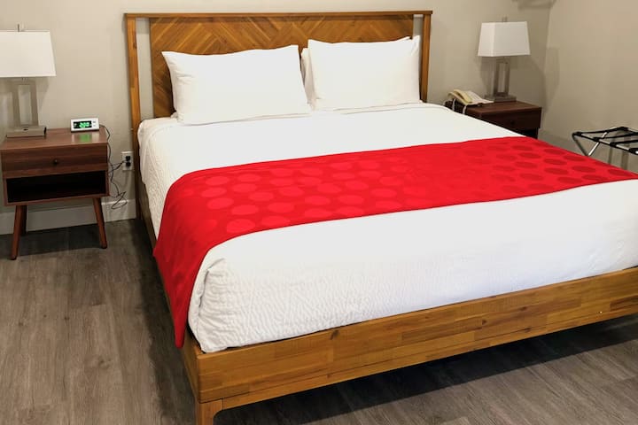 King Room | Ramada La | Near Sm Entertainment Sq - Los Angeles, CA