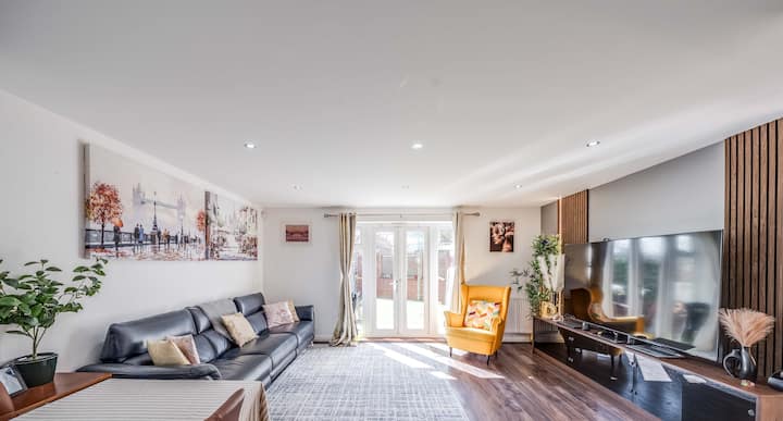 London Suburb Home With Great Connections - Dartford