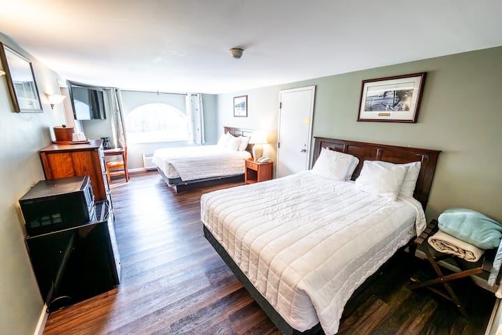 3x Spacious Haven For A Peaceful Mountain Getaway - East Stroudsburg, PA