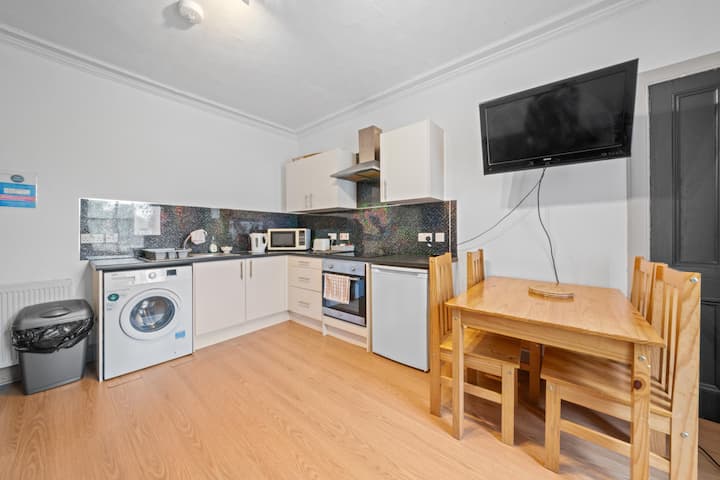 2 Bedroom Inverness Apartment - Perfect Location - Inverness