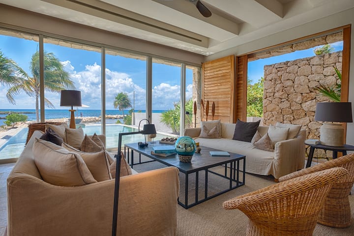 Award-winning Beachfront Villa, Pool & Beach - Puerto Aventuras