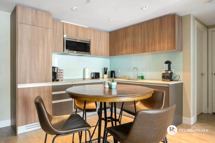 31st Floor | Gym | Pet Friendly | Heated Parking - Calgary