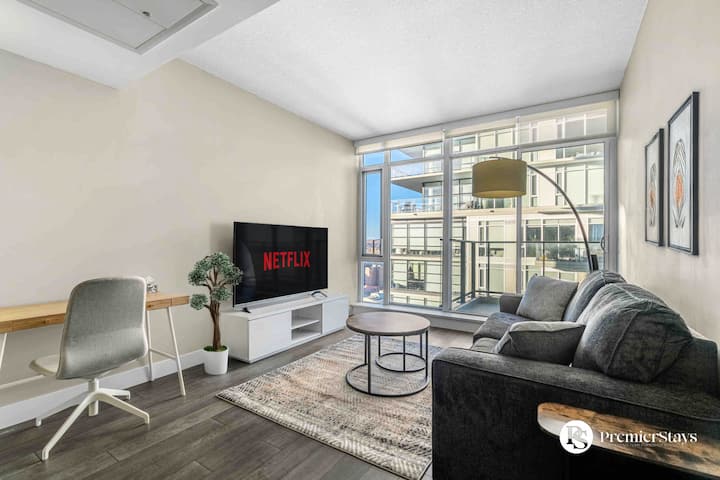 35th Floor High Rise » Sleep 3 » Parking » Netflix - Calgary