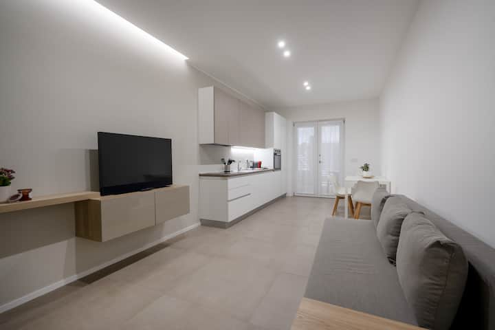 Stylish Modern Apartment With Patio & Free Parking - Bari