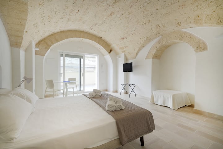 Palazzo Della Torre 002 - Historical Modern Stay - Mola di Bari
