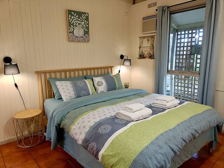 Timberloo Cottage (1 Queen Bed) Spa & Wood Stove - Metung