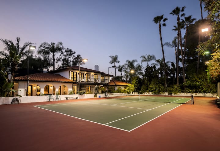 Sherman Oaks Tennis Estate With Pool + Spa - Los Ángeles