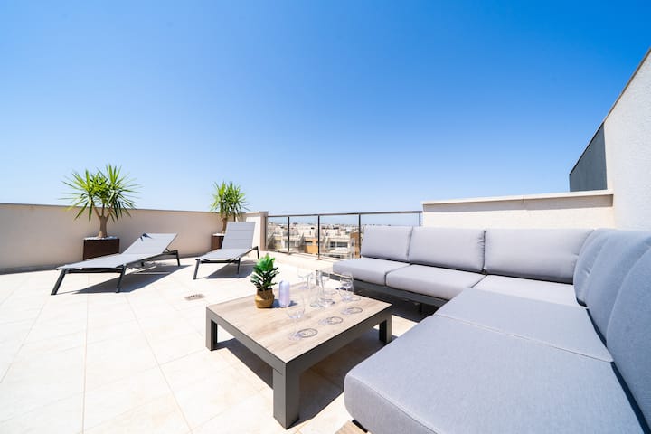 Spacious Penthouse Retreat | Pools, A/c And Gym - La Zenia
