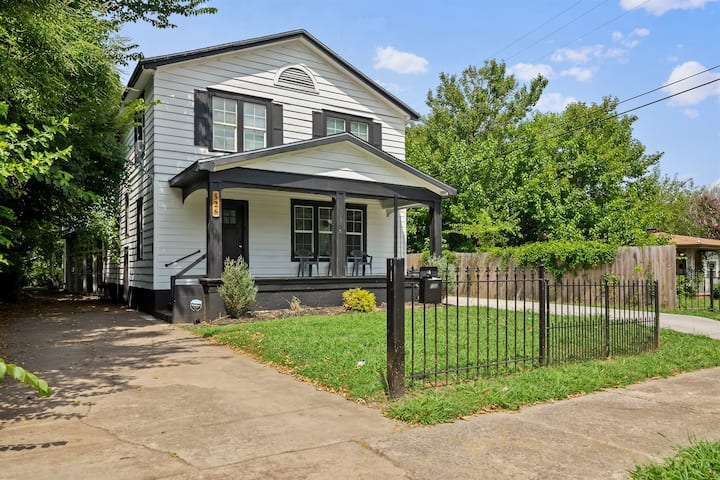 Oak & Brick On Gillette - 1920's Home! - Tulsa, OK