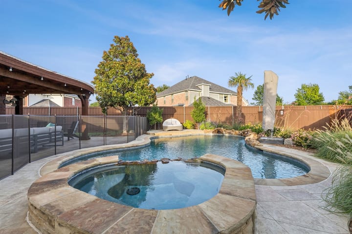 Modern Family Retreat W/ Pool, Spa & Theater Room - Allen, TX