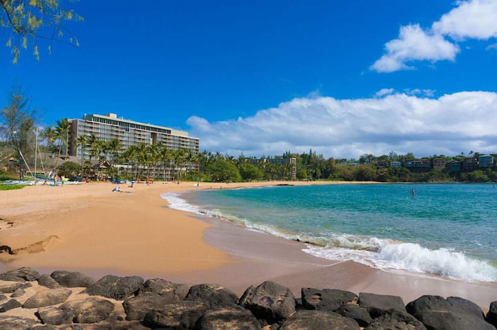 Ocean View Paradise | Steps To The Beach & Dukes! - Lihue, HI