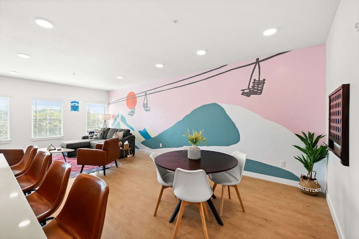 Cozy Ski Lodge 2br 2ba Rooftop  Garage - Salt Lake City, UT