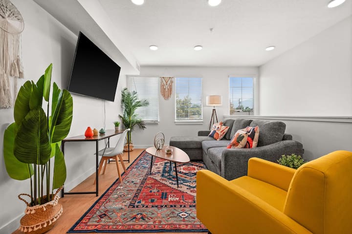 Stylish Slc Townhome King  2-car Garage - Salt Lake City, UT