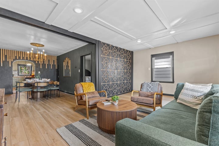 Located On Prime Street, Game Room, Parking - Milwaukee, WI