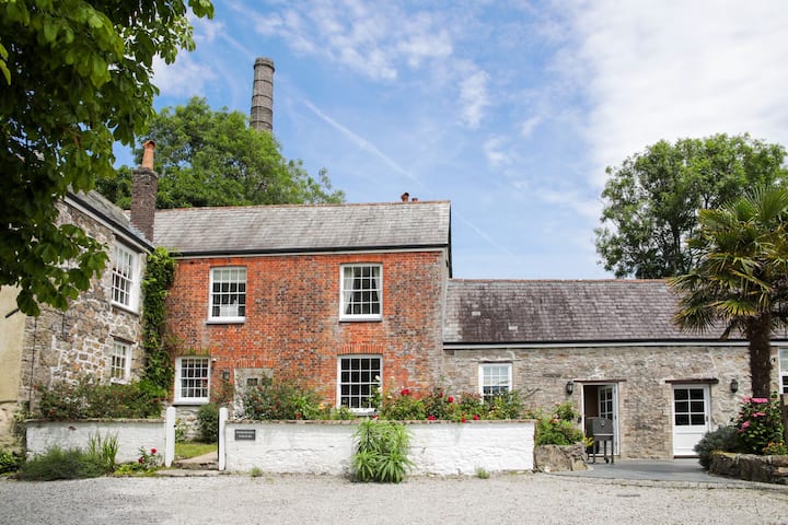 Polmear Farm House, Charlestown - Sleeps 10 + Dogs - St Austell