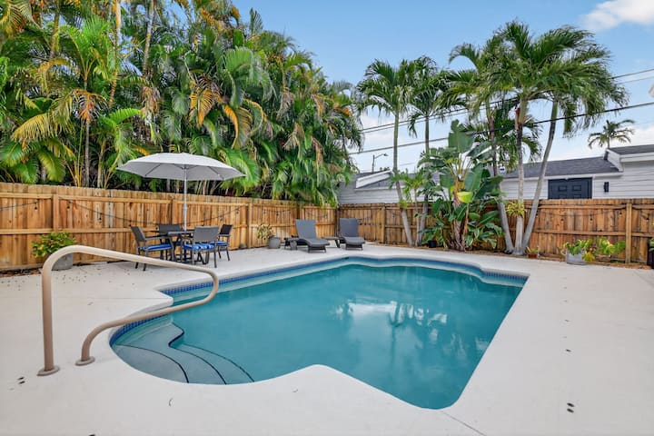 Heated Pool Oasis West Palm Beach Pet Kid Friendly - Palm Beach, FL