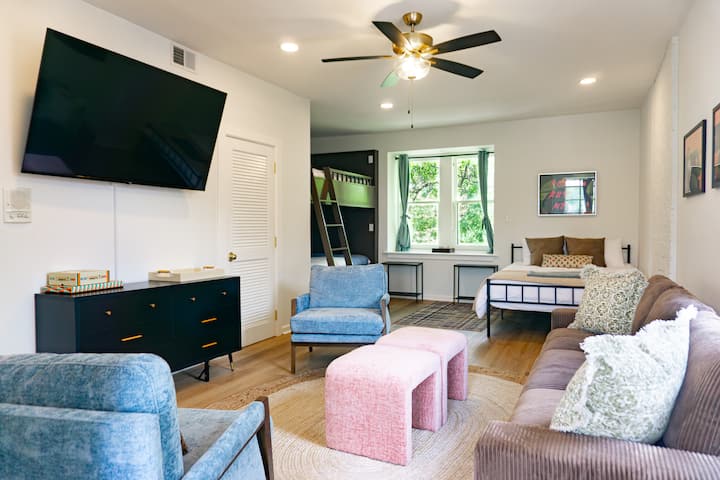 Parkside Red Brick Retreat By Staylage - St. Louis, MO