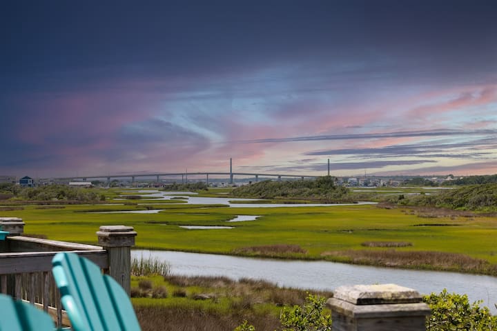 Westinn Away: Elegant Coastal Sound Retreat - Surf City, NC