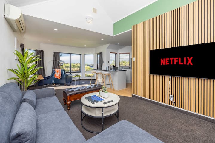 Pukete Paradise: River Views & Games Room - Ngāruawāhia