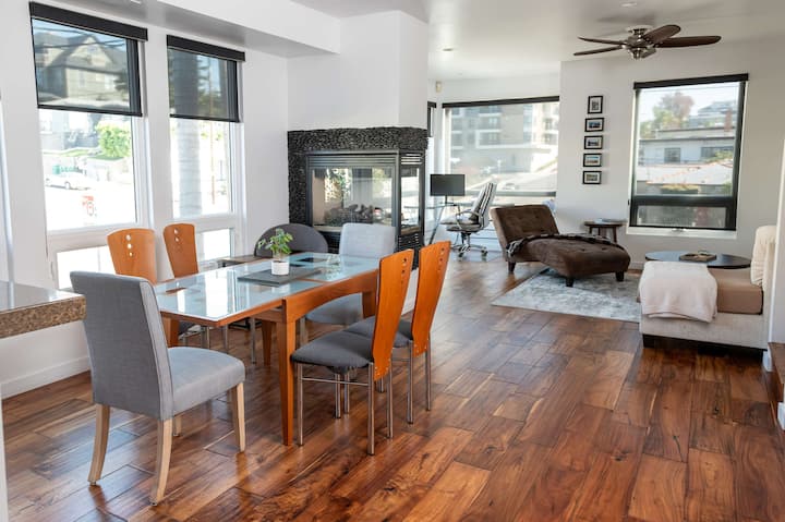 Chic Downtown Sd Hub For Families & Friends - San Diego, CA