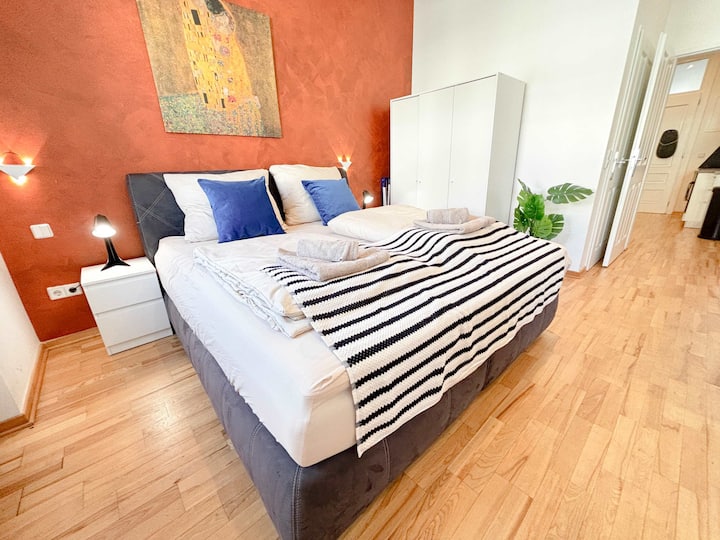 2 Bedroom, 20.min To Center, Equipped Kitchen, Tv - 