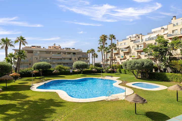 Elegant 3br Penthouse With Sea View, Pool & Garden - Torremolinos
