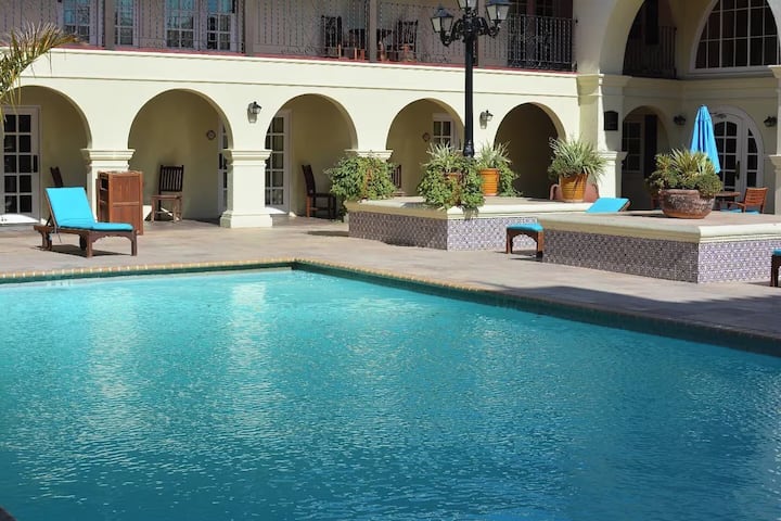 2 Perfect Laredo Haven W/pool, Gym Access & Views - Nuevo Laredo