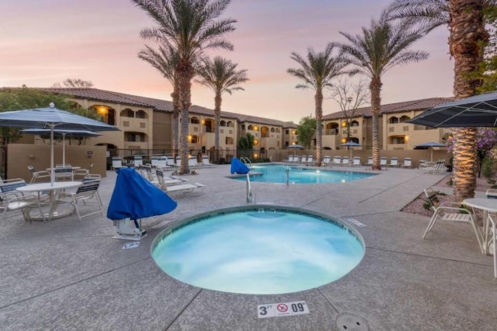 Family Getaway L 3 Villas, Pools, Hot Tubs & Games - Scottsdale, AZ