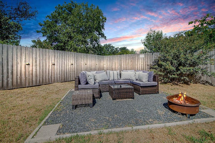 Charming Getaway-4 Min To Downtown-hot Tub & Grill - Fredericksburg, TX