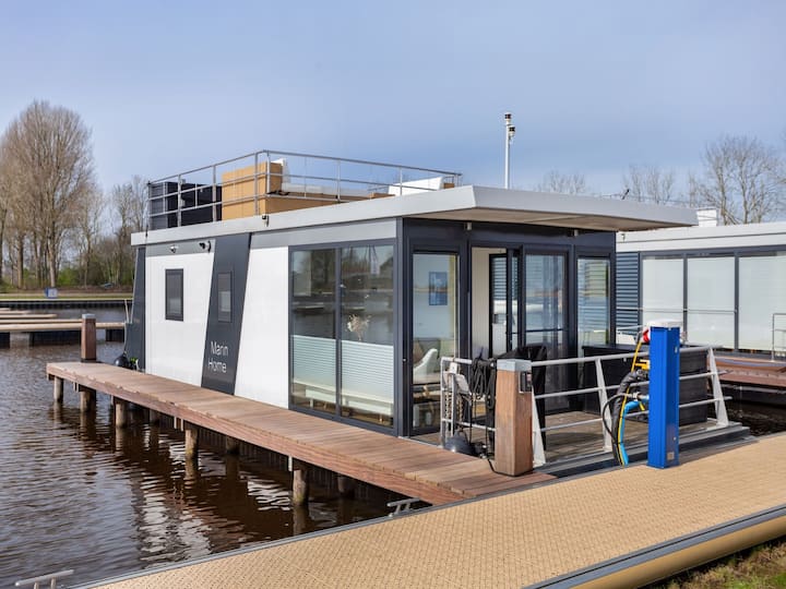 Houseboat Sneekermeer With Garden And Views - Sneek