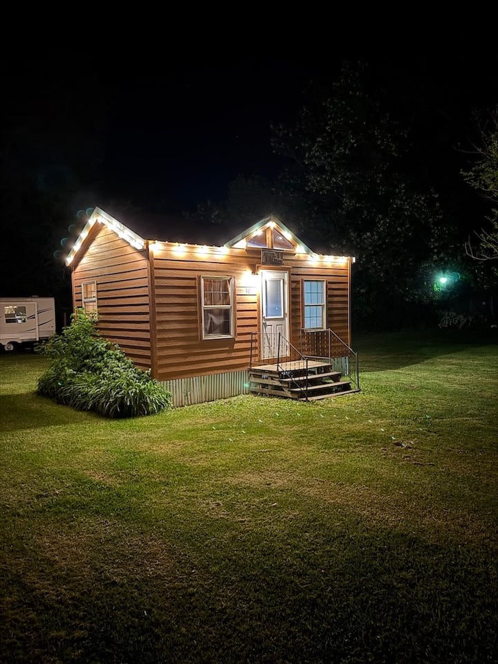 Cozy Little Bear Cabin With Bunk Beds - Mackinaw, IL