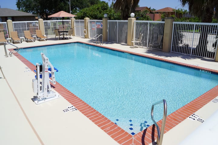 Spacious Suites | Free Breakfast & Parking Perks - Louisiana