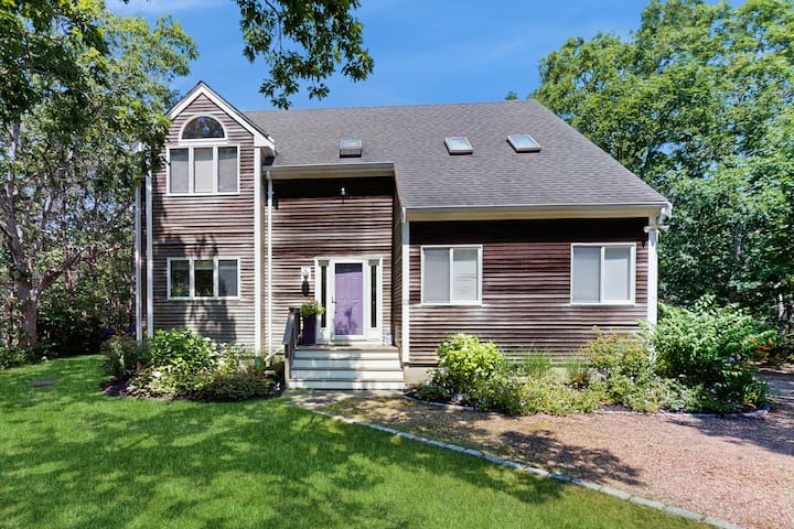 4br Serene Home W/ Large Deck, Yard & Quiet - Oak Bluffs, MA