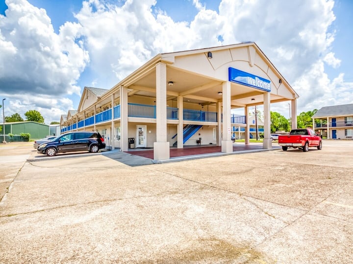 Lit Royal Accessible - Baton Rouge, LA