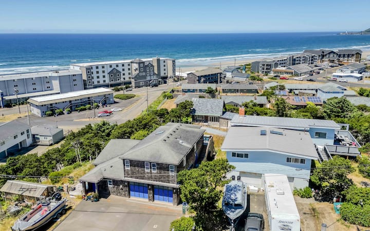 Ocean-view, Upper-level Guest House With Hot Tub - Newport, OR