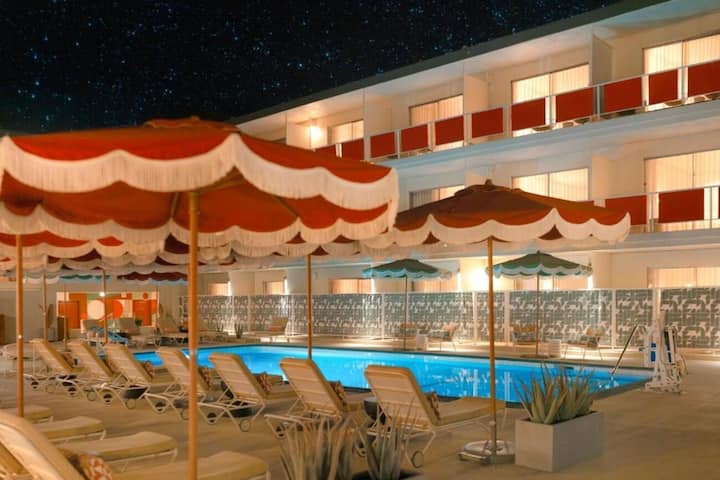 Mountain Views In Room W/ Balcony | Pool | Parking - Palm Springs, CA