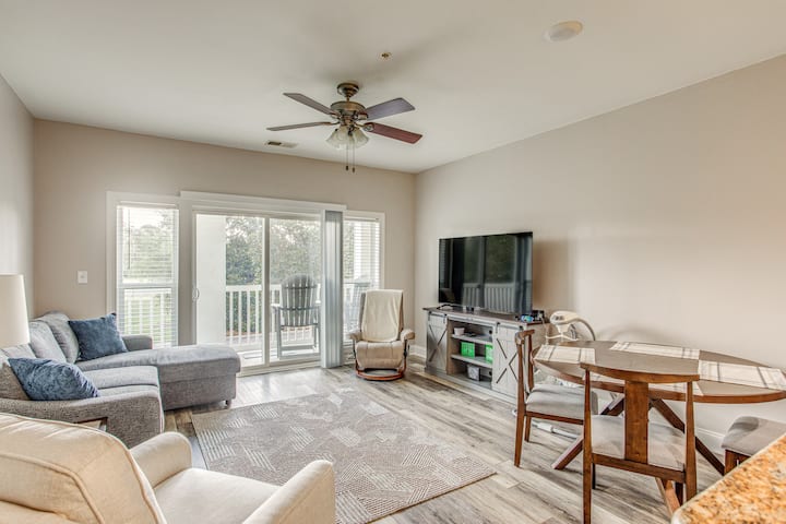 Tee Off & Unwind By Pool: Myrtle Beach Condo - Myrtle Beach