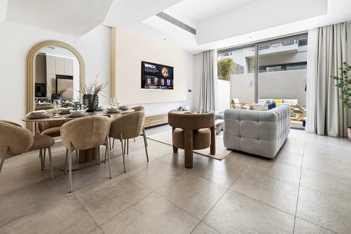 New 2.5br Villa With Ps5 & Garden Near Dubai Mall - Dubai