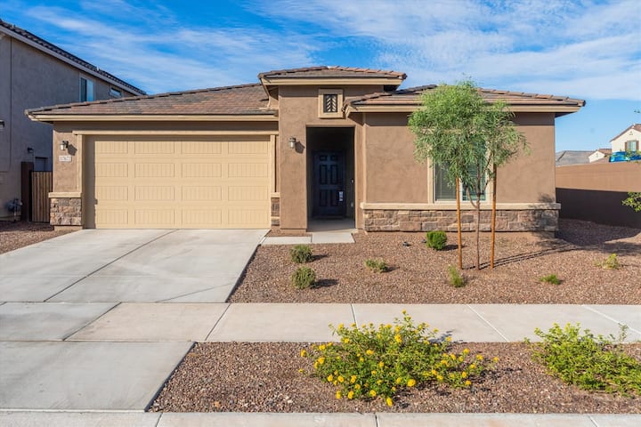 Near Ballpark+golf | Ev Charger In Garage - Goodyear, AZ