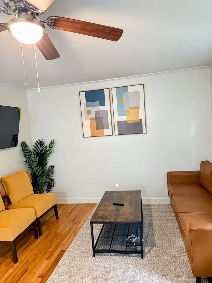 2 Bed Walltown Home Near Duke! B - Durham, NC