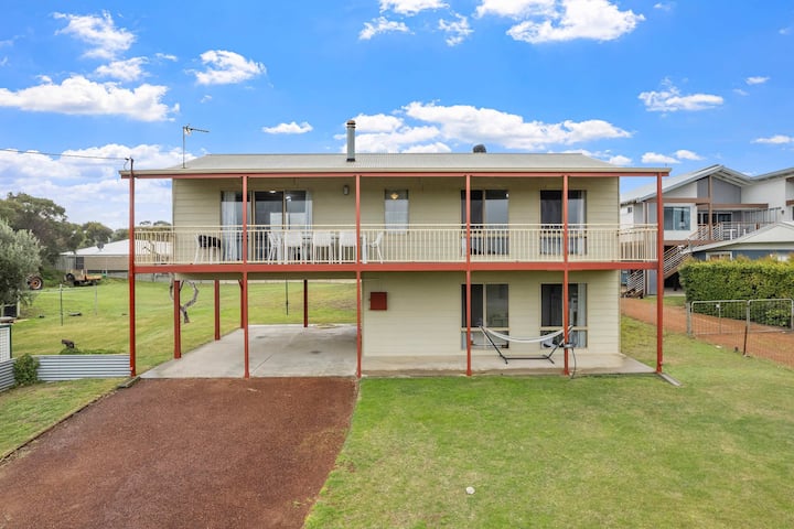 Spacious Beach Retreat 4br, 2ba Coastal Escape In - Binningup