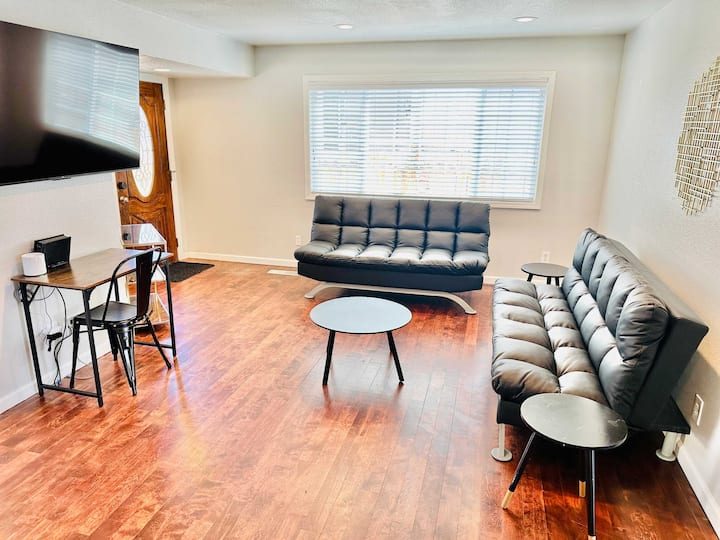 Golden Hour Haven/sleeps 9 - Reno, NV