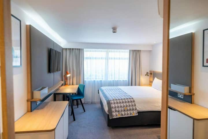 Spacious Double, 4 Miles From Leicester Centre - 萊斯特