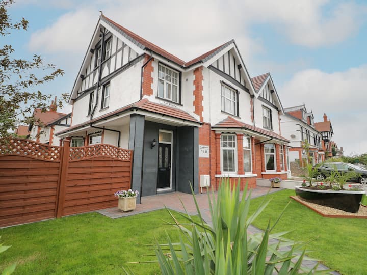 23 Carmen Sylva Road - Conwy