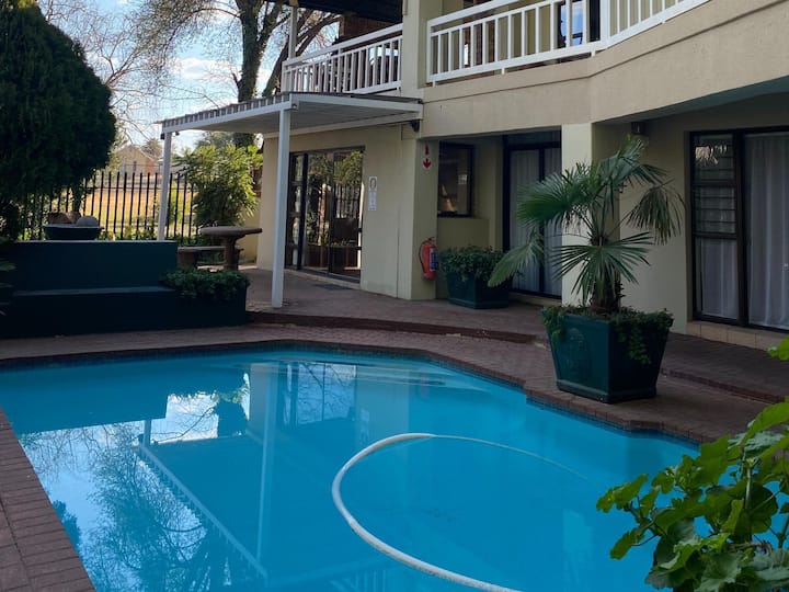 Lakeside Guest House - Standard Family Room - Lichtenburg