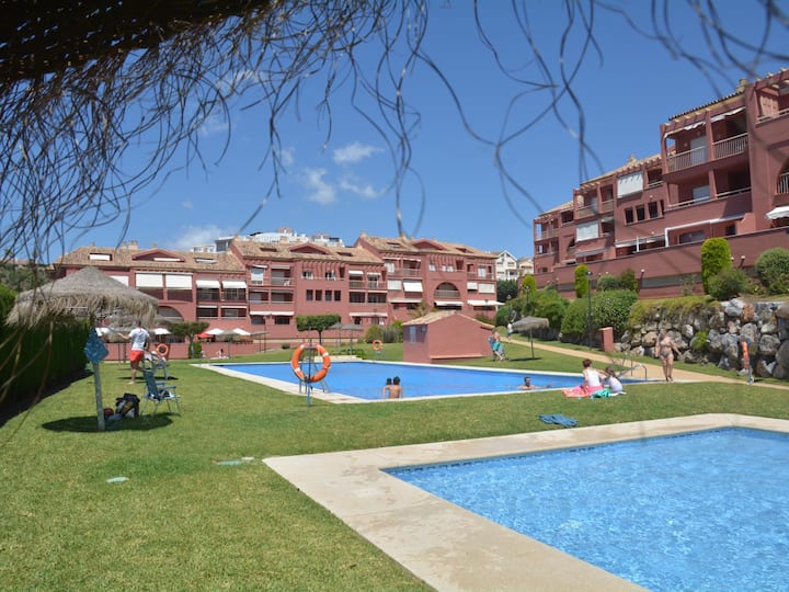 2 Bedroom Apartment With Spacious Terrace - Benalmádena